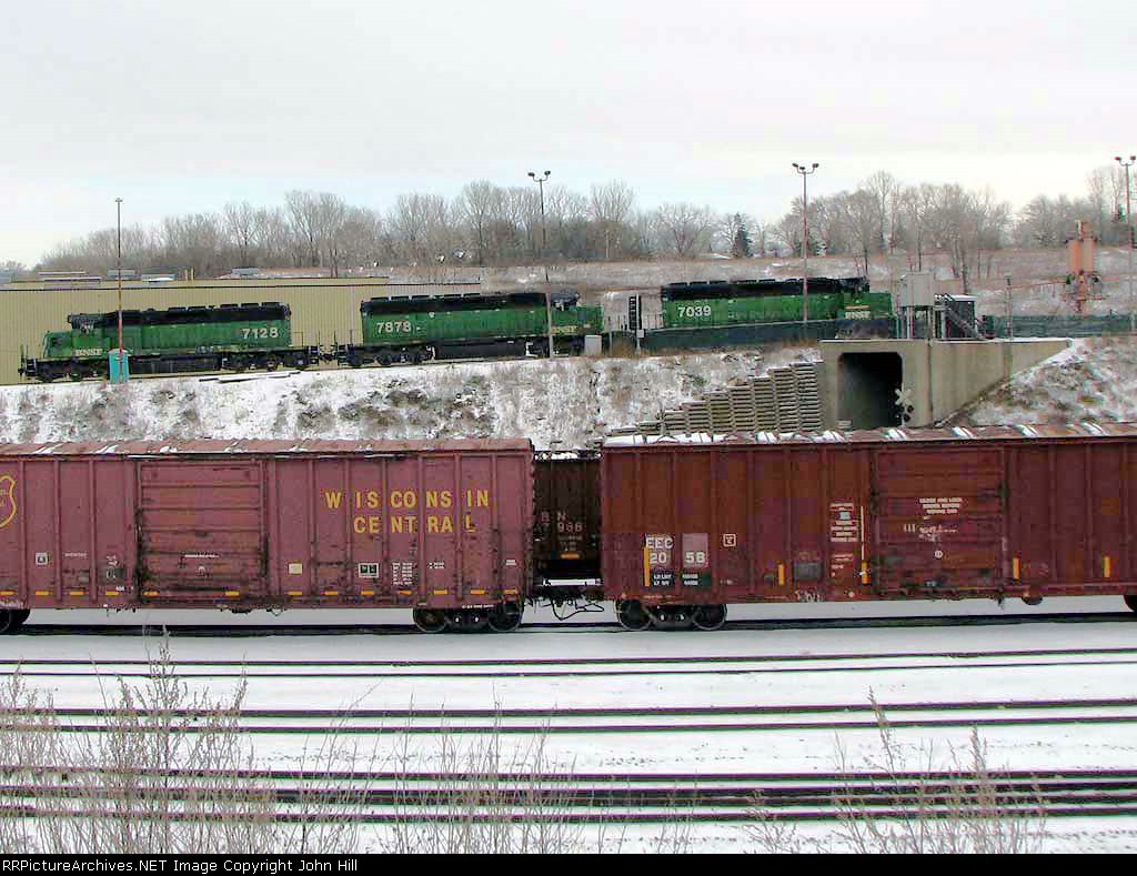 081211018 Triple BNSF SD40-2s working the hump at Northtown